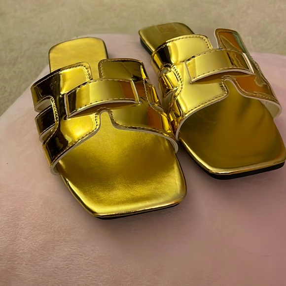 Shoes | Nwot Size 65 Gold Metallic Sandals | Poshmark